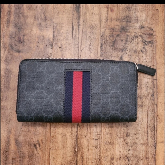 Gucci | Bags | Gucci Supreme Wallet | Poshmark